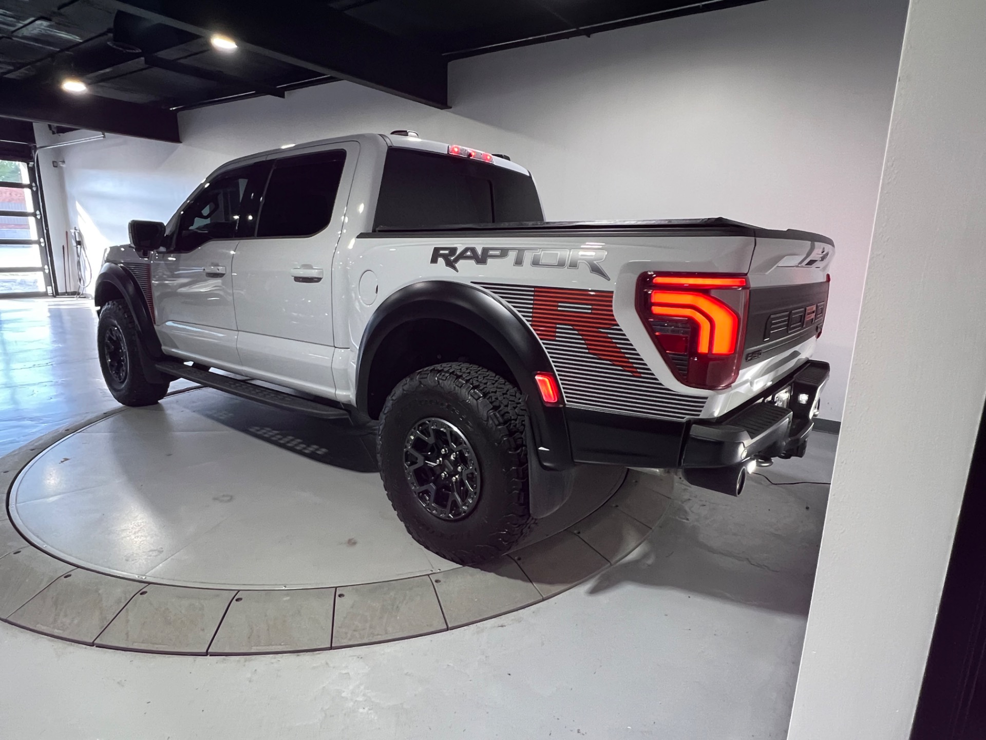 Used 2024 Avalanche Gray Ford F-150 RAPTOR R CREW 4WD 720hp Raptor For ...