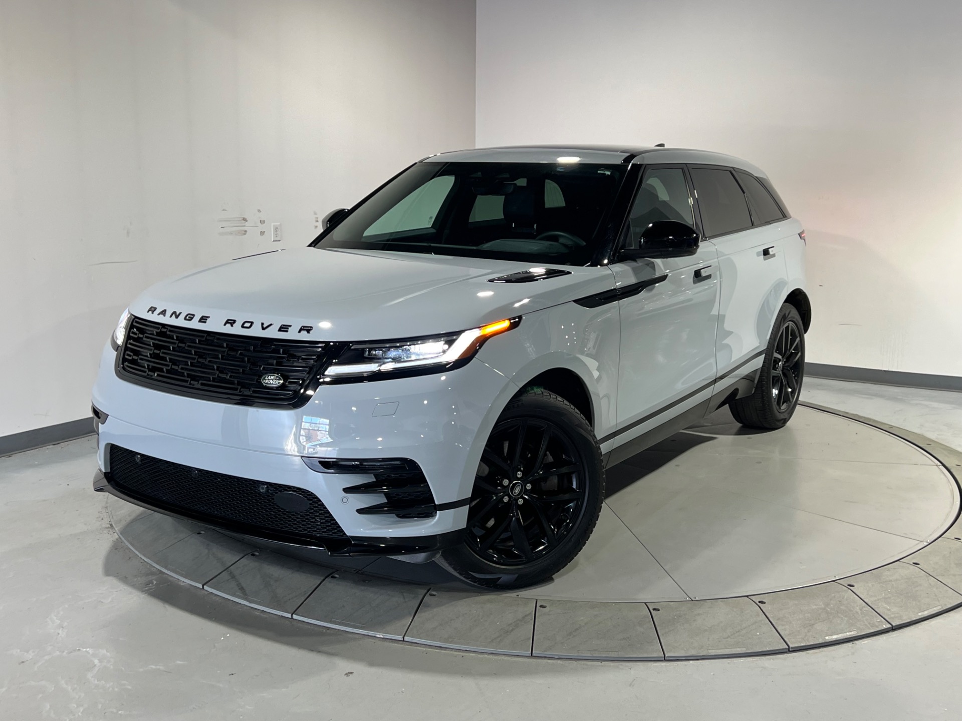 Used 2024 Arroios Grey Metallic Land Rover Range Rover Velar P250 SE ...