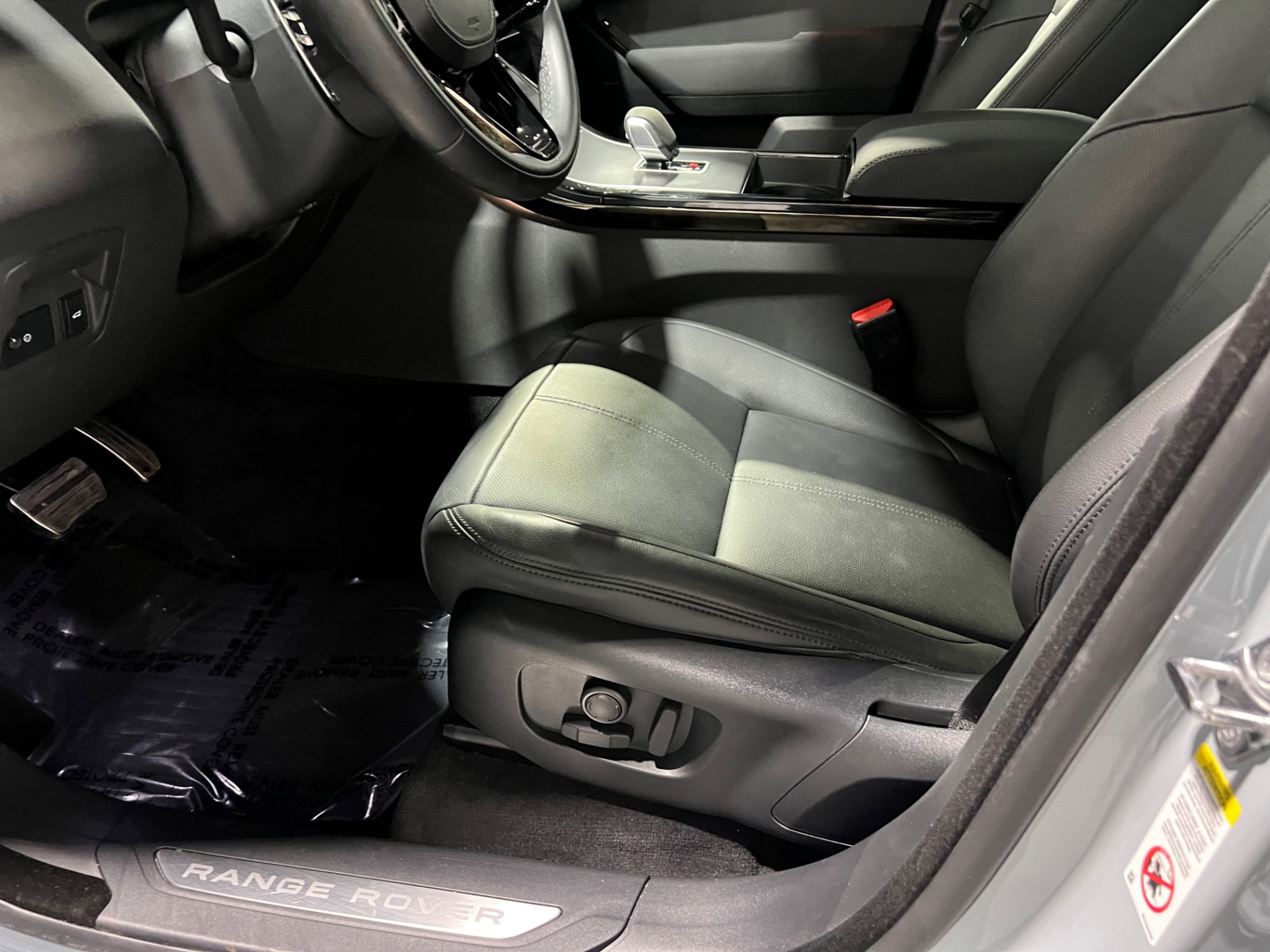 Used 2024 Arroios Grey Metallic Land Rover Range Rover Velar P250 SE ...