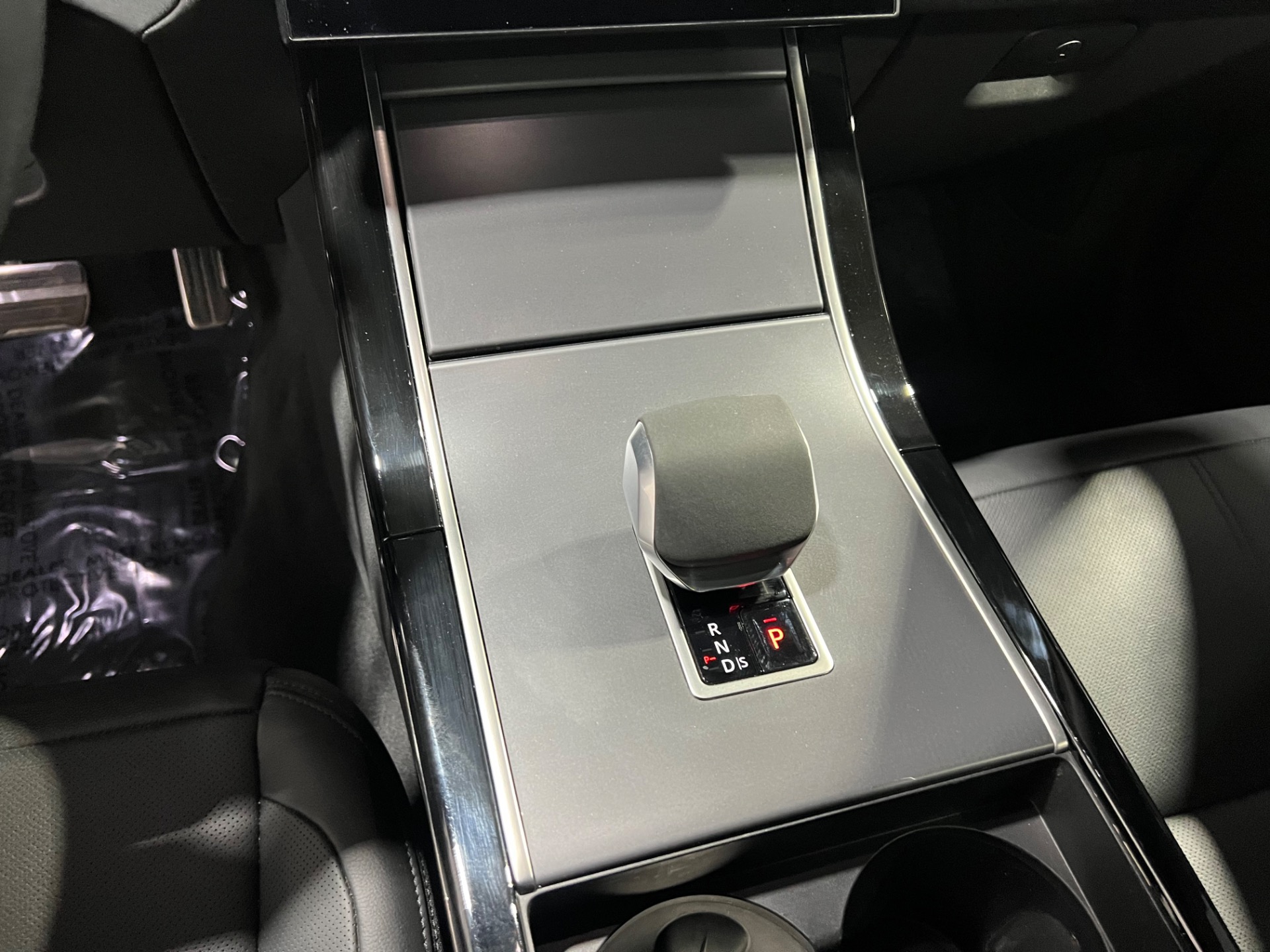 Used 2024 Arroios Grey Metallic Land Rover Range Rover Velar P250 SE ...