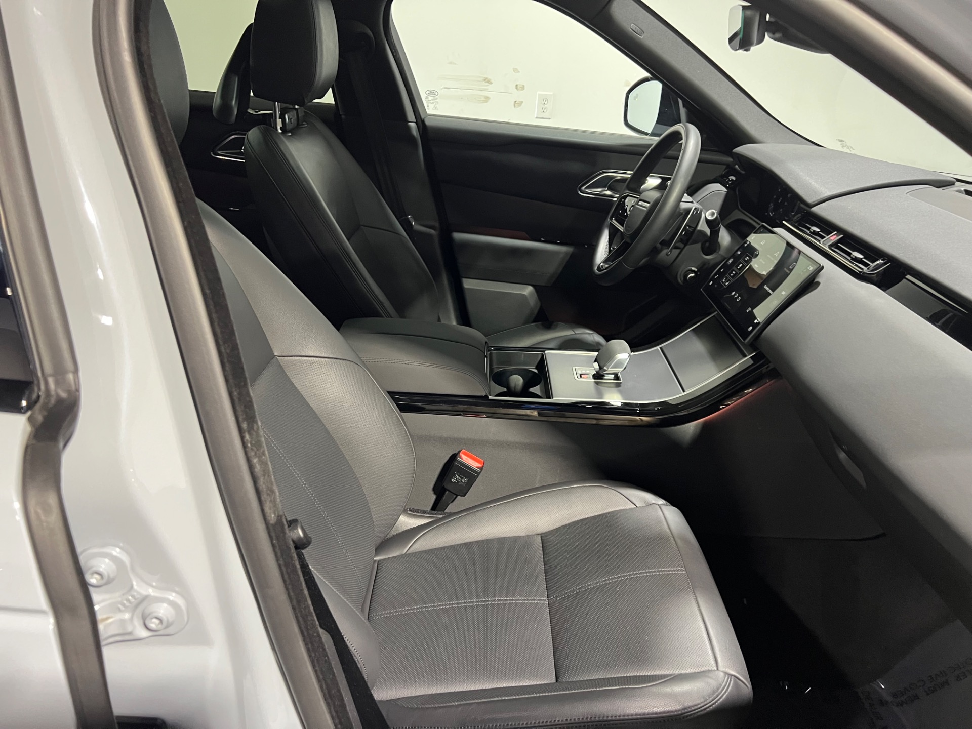 Used 2024 Arroios Grey Metallic Land Rover Range Rover Velar P250 SE ...