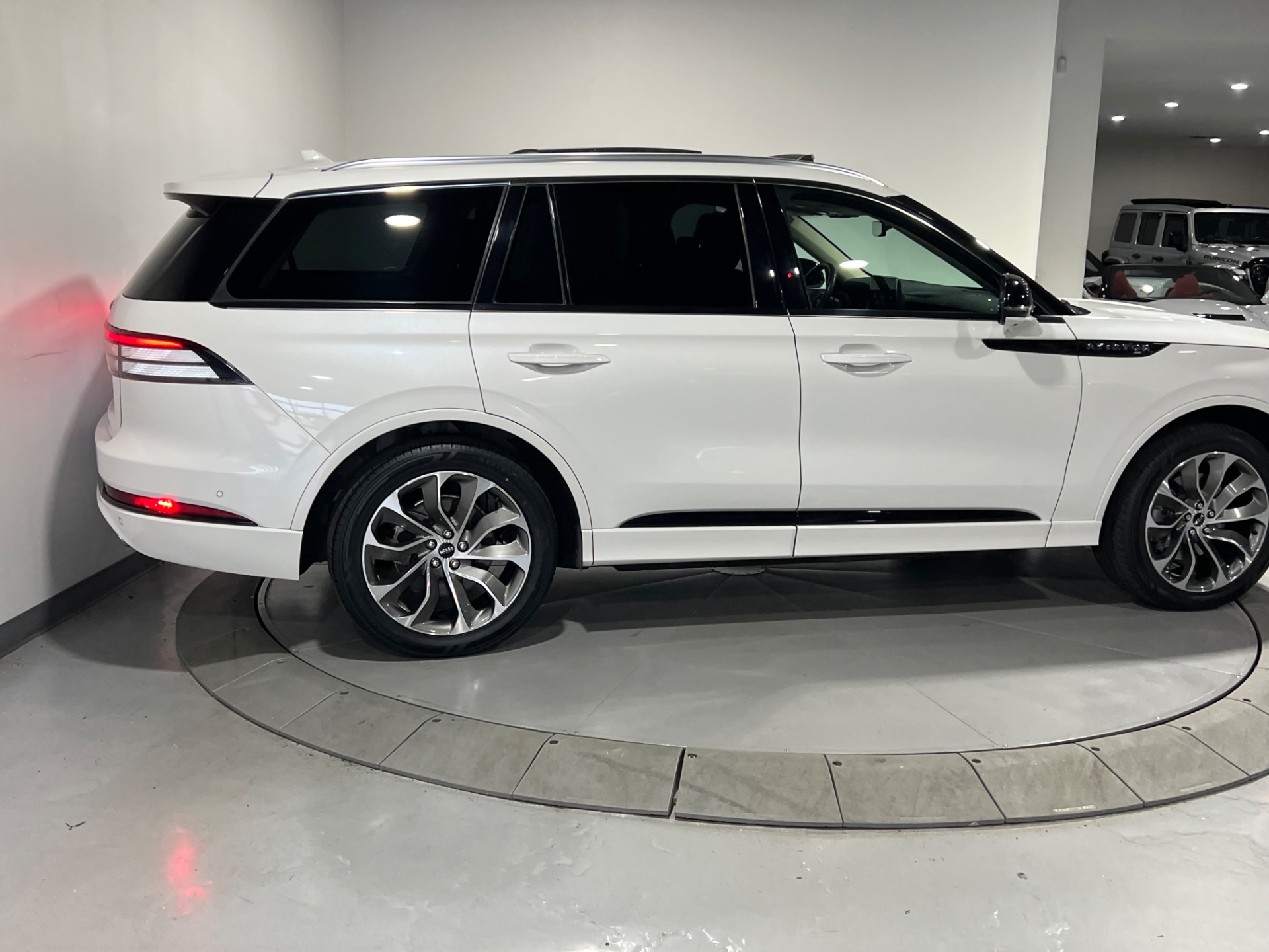 Used 2020 Ceramic Pearl Tri-Coat Lincoln Aviator GRAND TOURING AWD ...