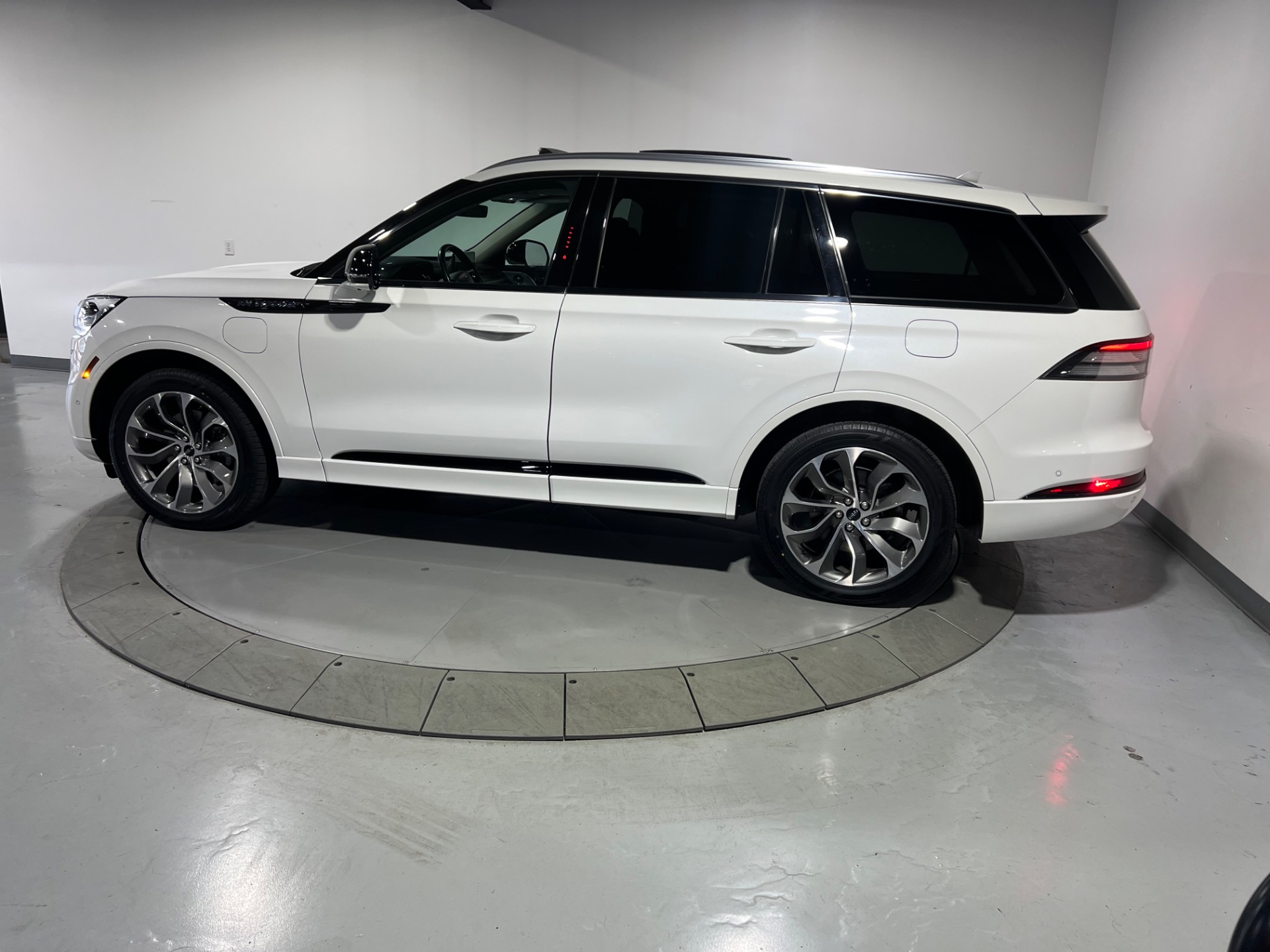 Used 2020 Ceramic Pearl Tri-Coat Lincoln Aviator GRAND TOURING AWD ...