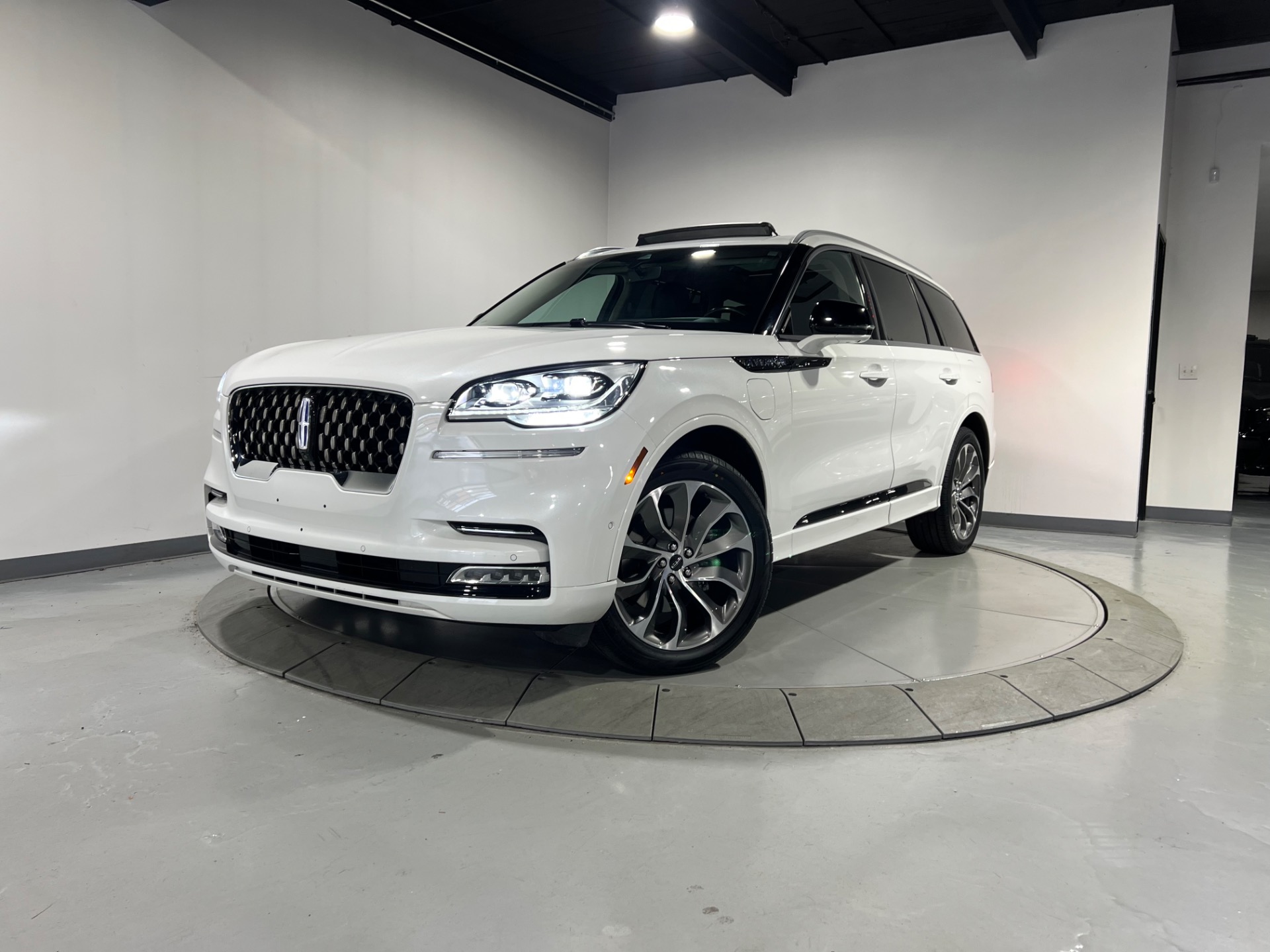 Used 2020 Ceramic Pearl Tri-Coat Lincoln Aviator GRAND TOURING AWD ...