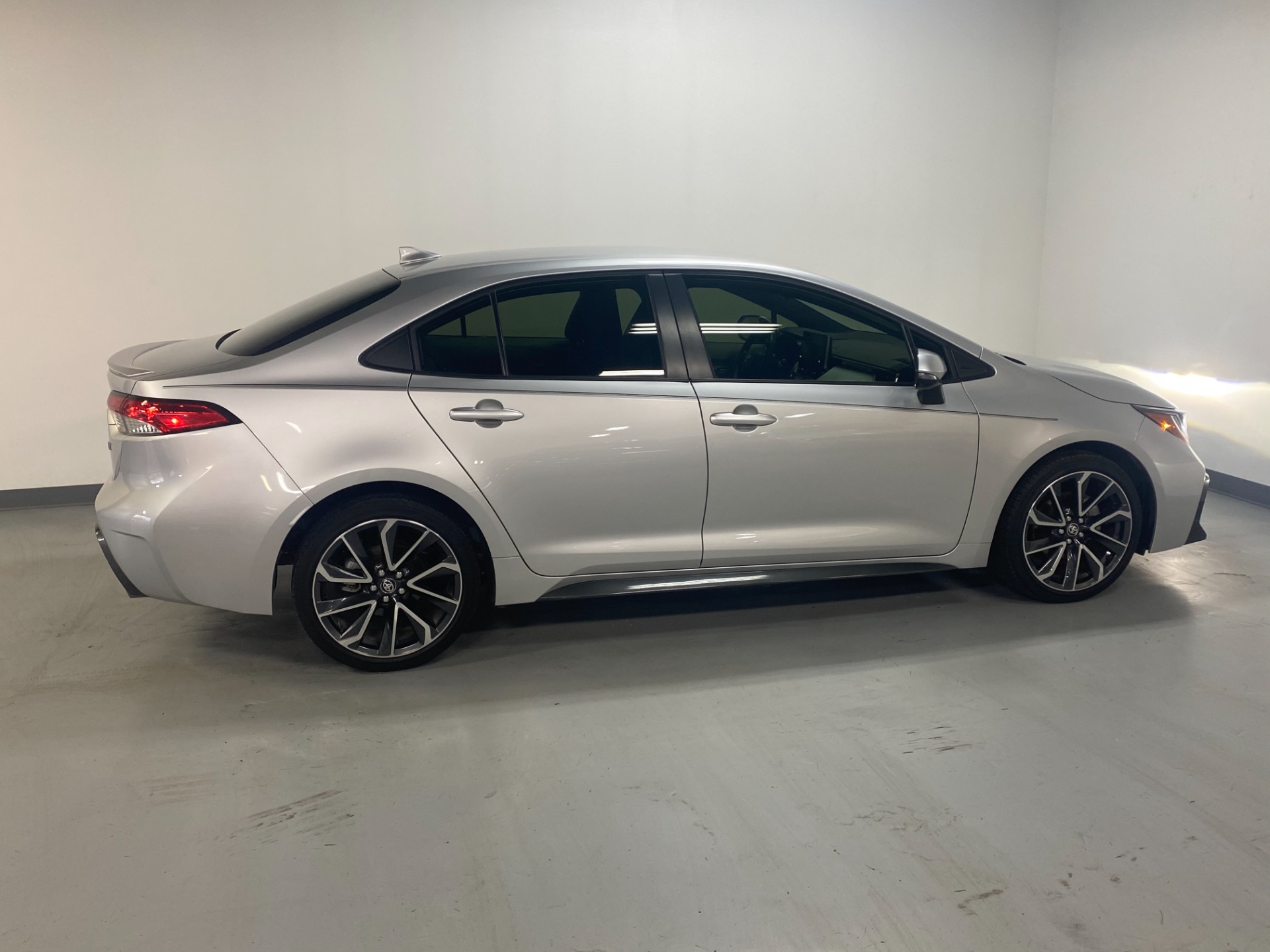 Used 2020 Classic Silver Metallic Toyota Corolla SE SE For Sale (Sold ...