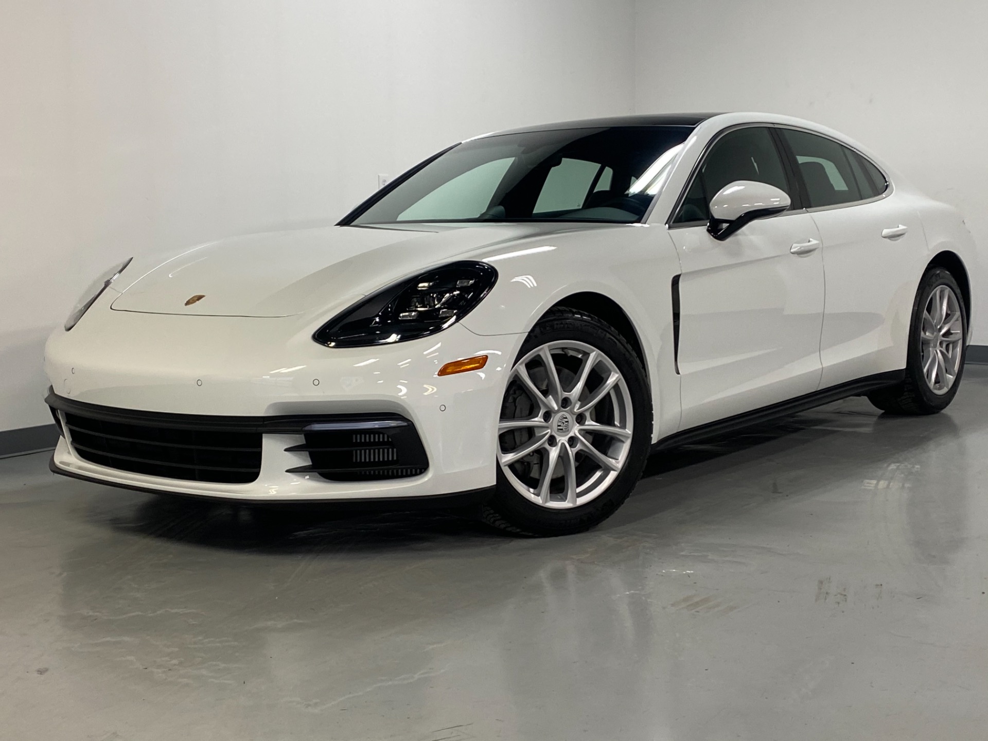 Porsche Panamera All White