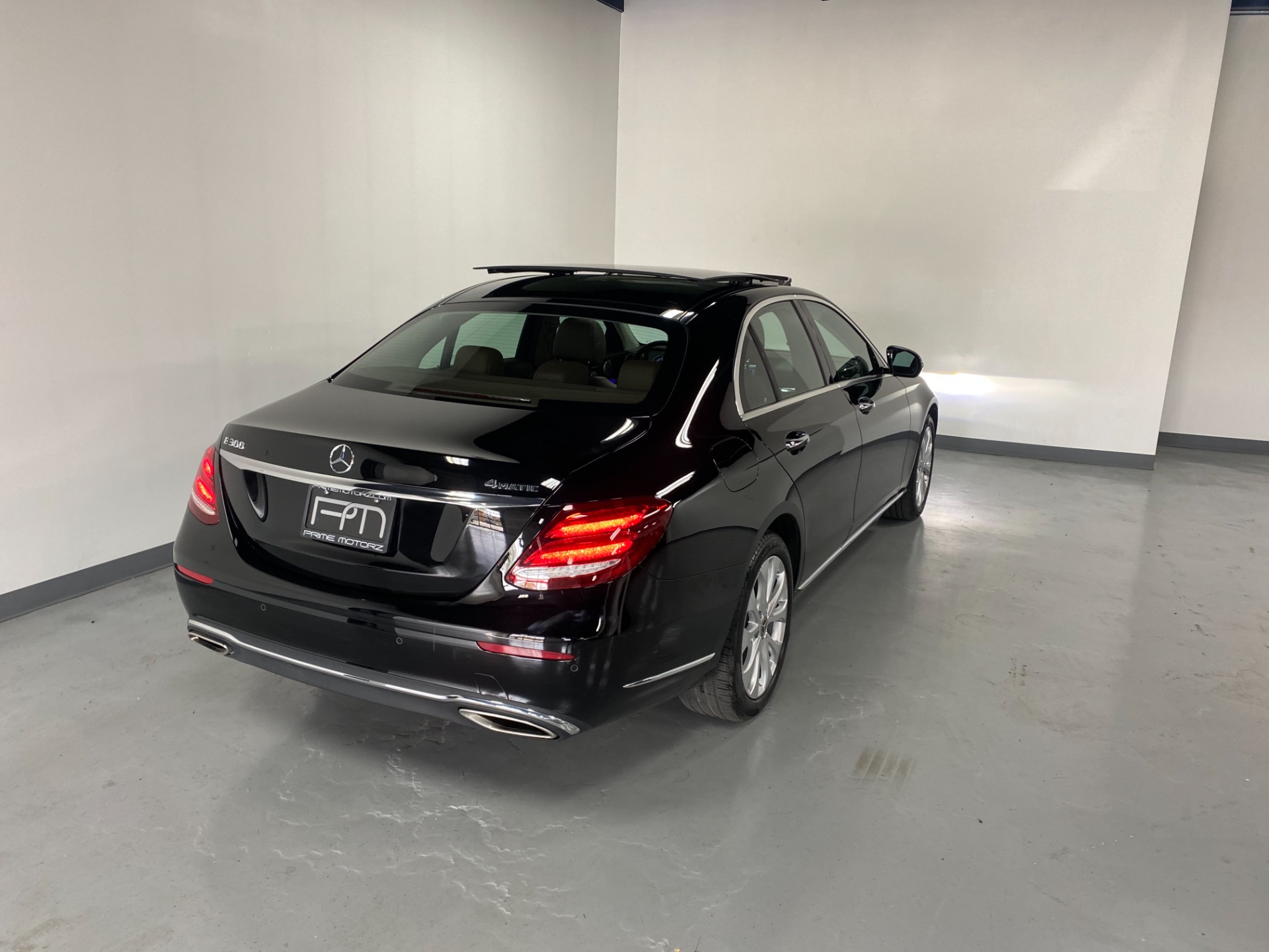 Used 2018 Black Mercedes Benz E Class E300 AWD E 300 4MATIC For Sale used-2018-black-mercedes-benz-e-class-e300-awd-e-300-4matic-for-sale