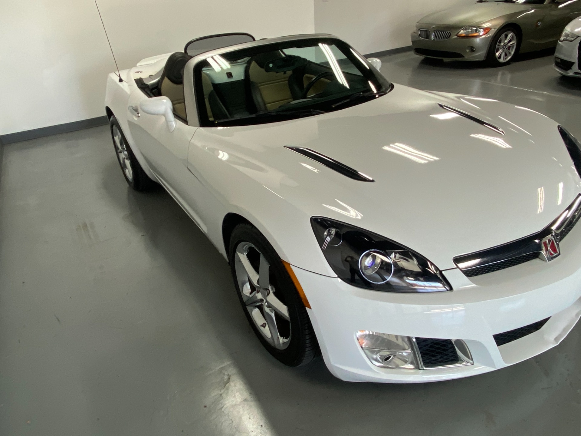 Saturn Sky White